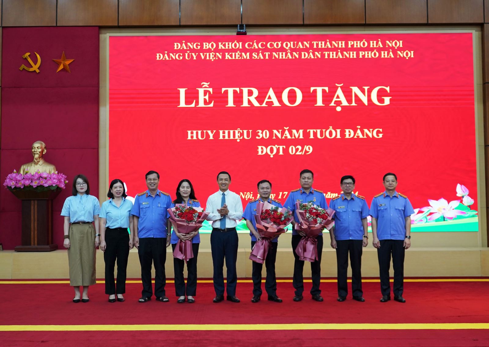 Viện KSND thành phố Hà Nội tổ chức Lễ trao tặng Huy hiệu 30 năm tuổi Đảng đợt 02/9/2024